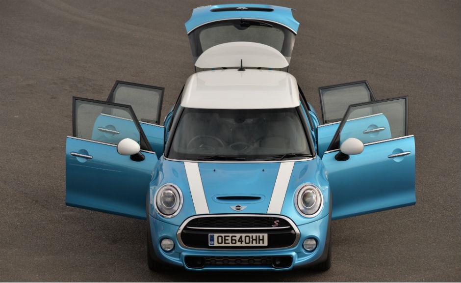 Mini Cooper ganha mais portas focando em novos clientes