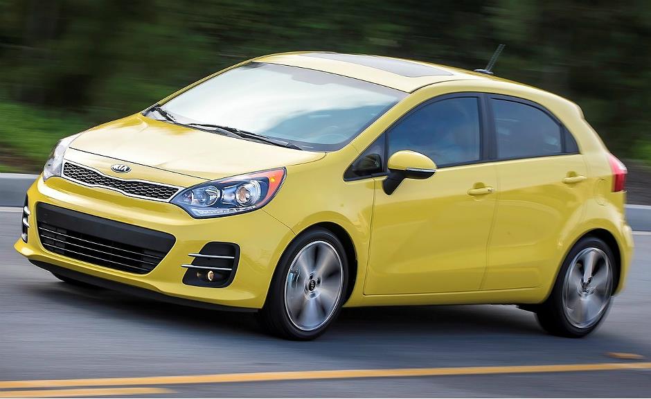 Kia Rio chega em 2017 com versões hatch e sedã