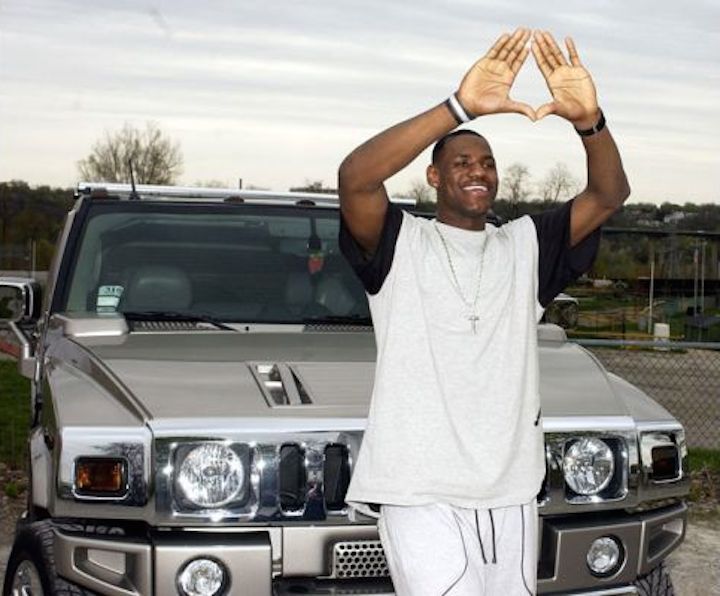 LeBron James: conheça os supercarros do maior cestinha da NBA | WM1