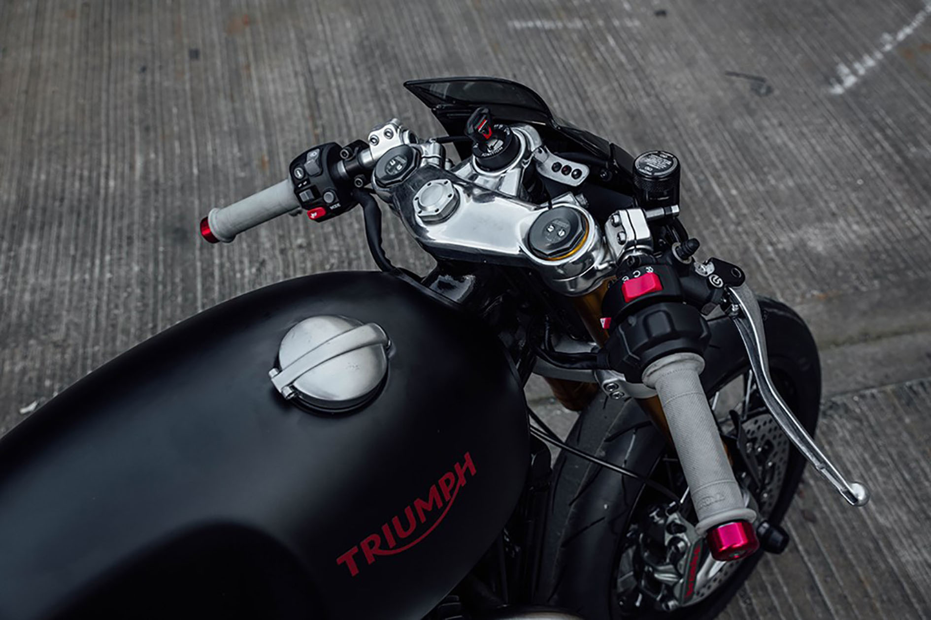 Triumph Thruxton ganha motor turbo para festival