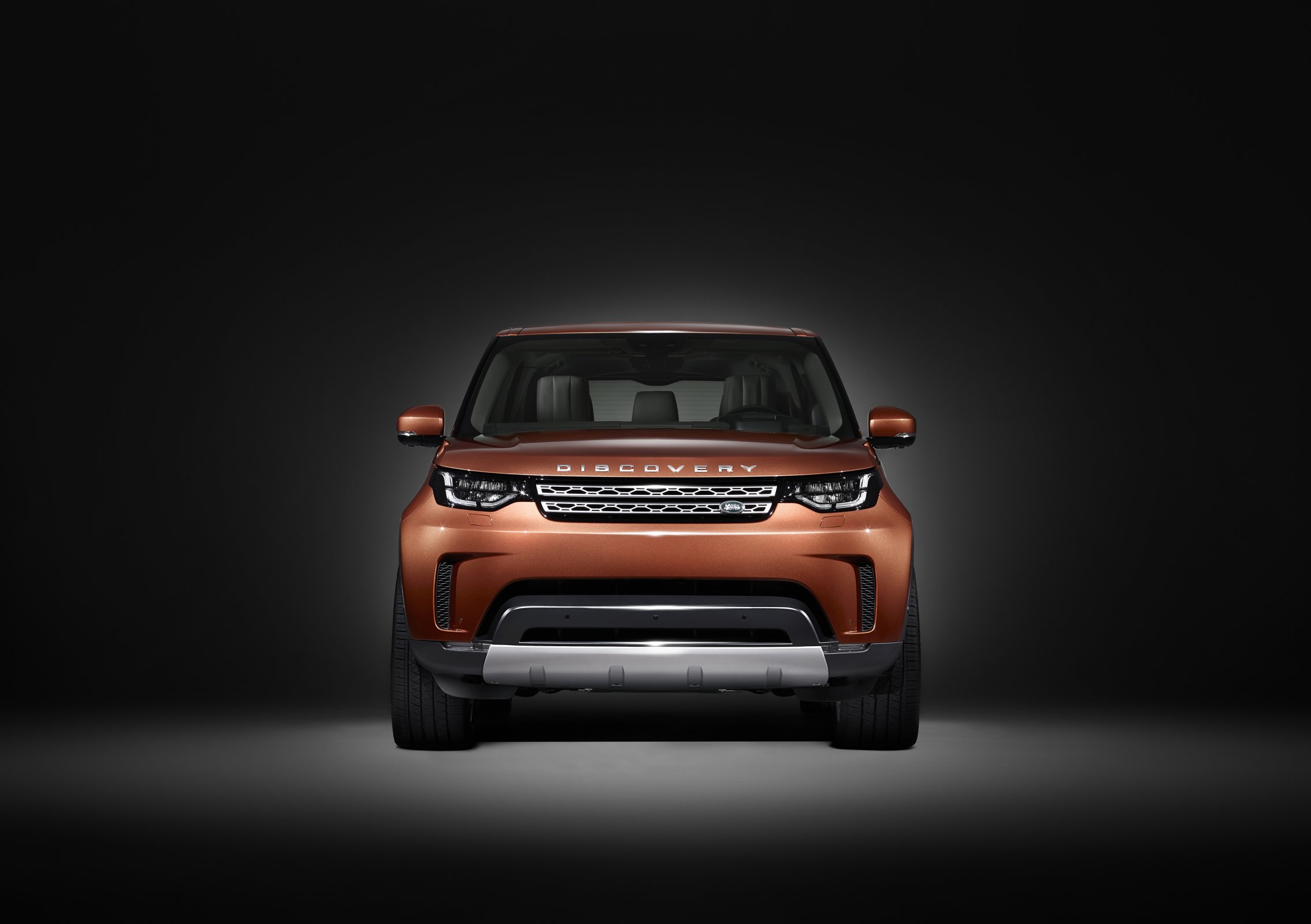 Land Rover revela imagem oficial do novo Discovery