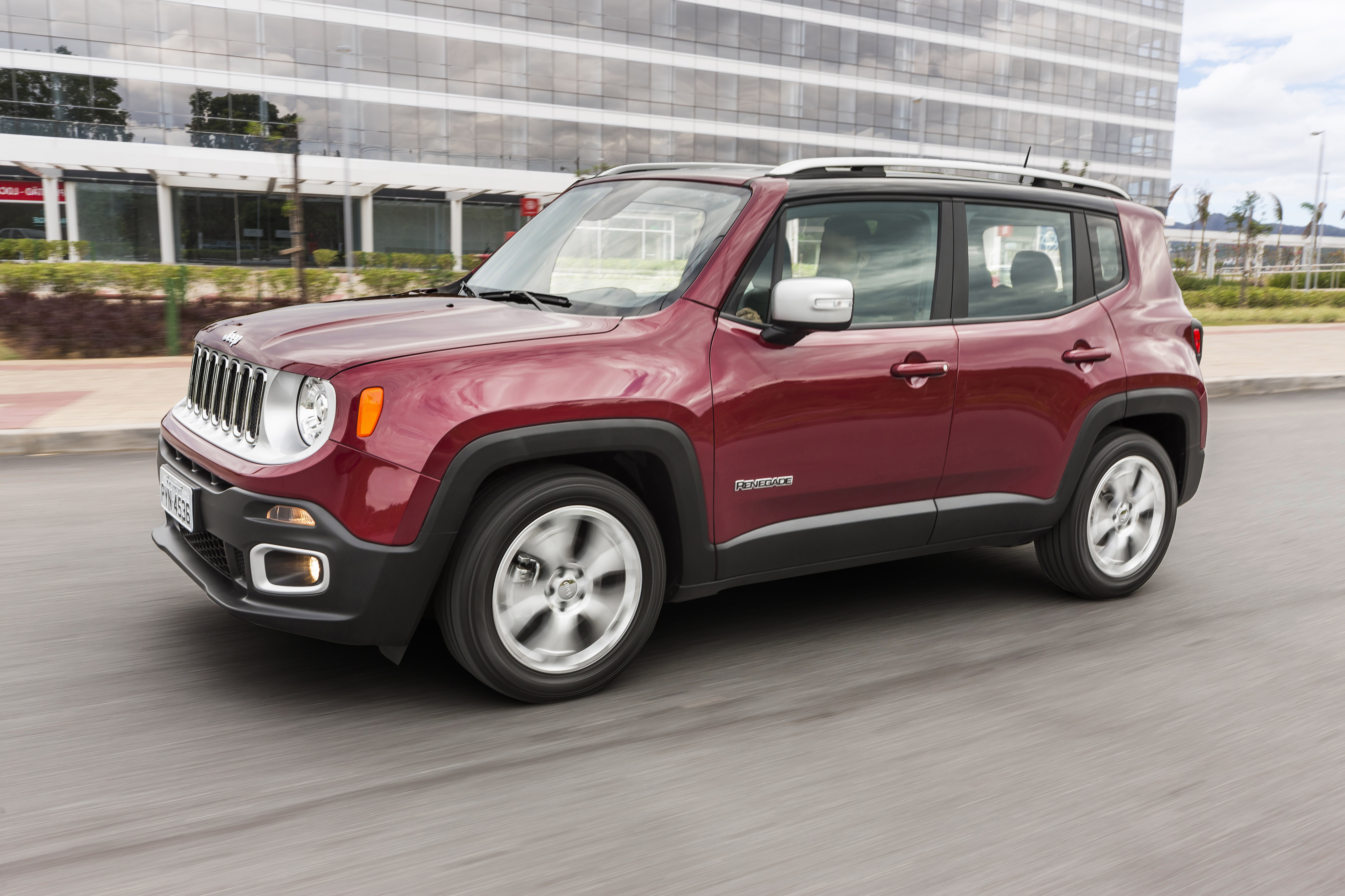 Jeep Renegade 2017 fica mais ágil e econômico