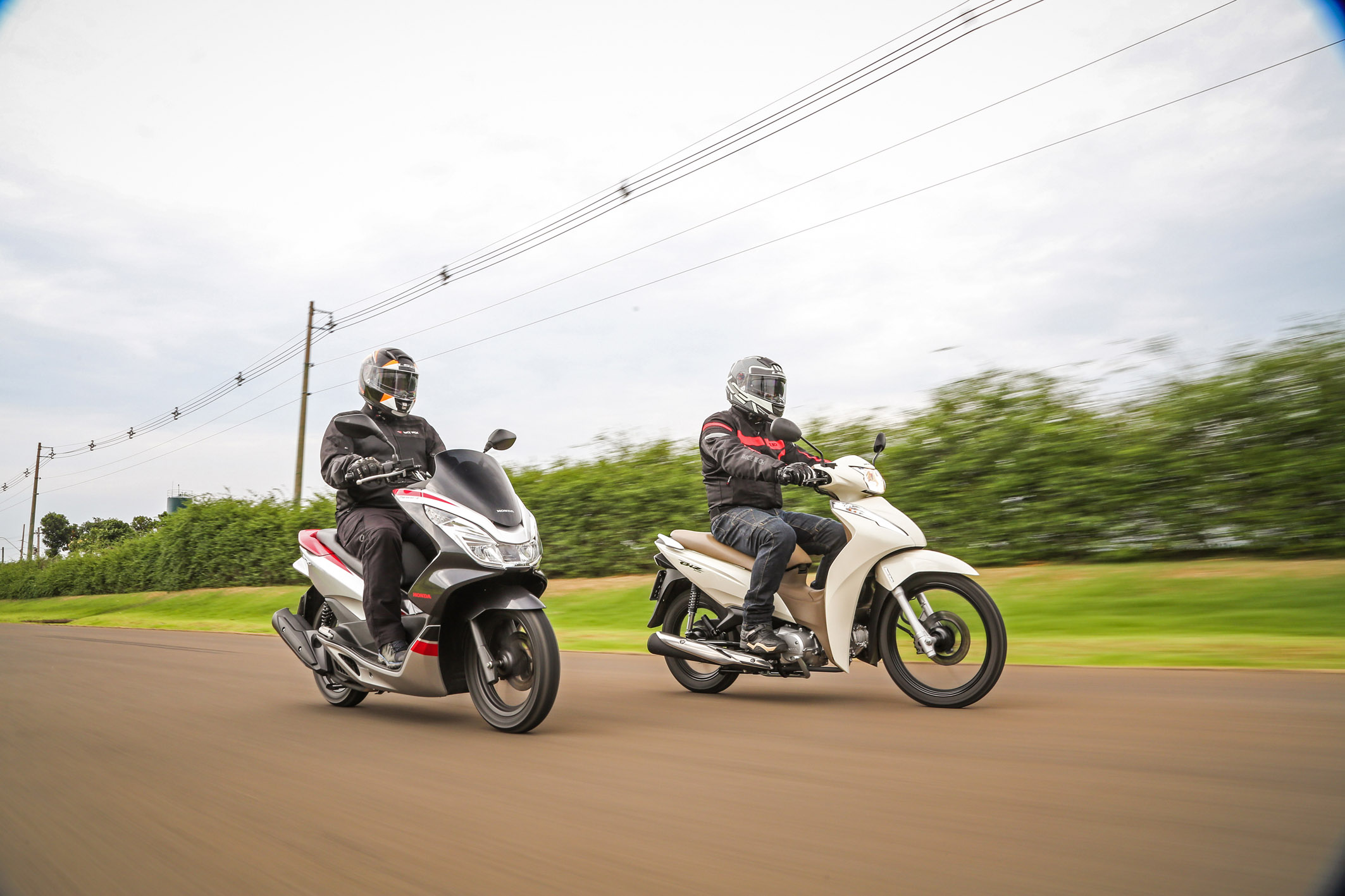 Honda Biz 125 ou PCX Sport: qual o melhor?