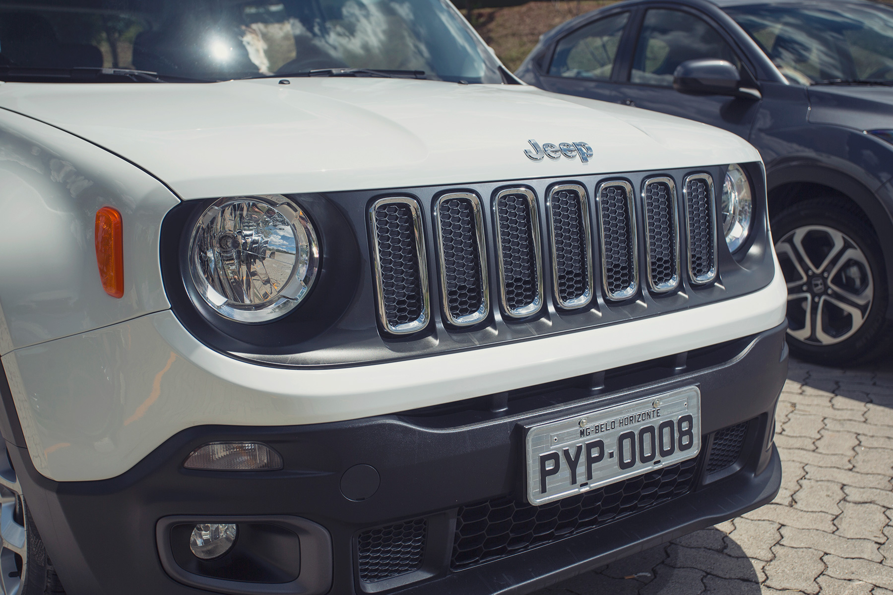 Renault Captur encara Honda HR-V e Jeep Renegade