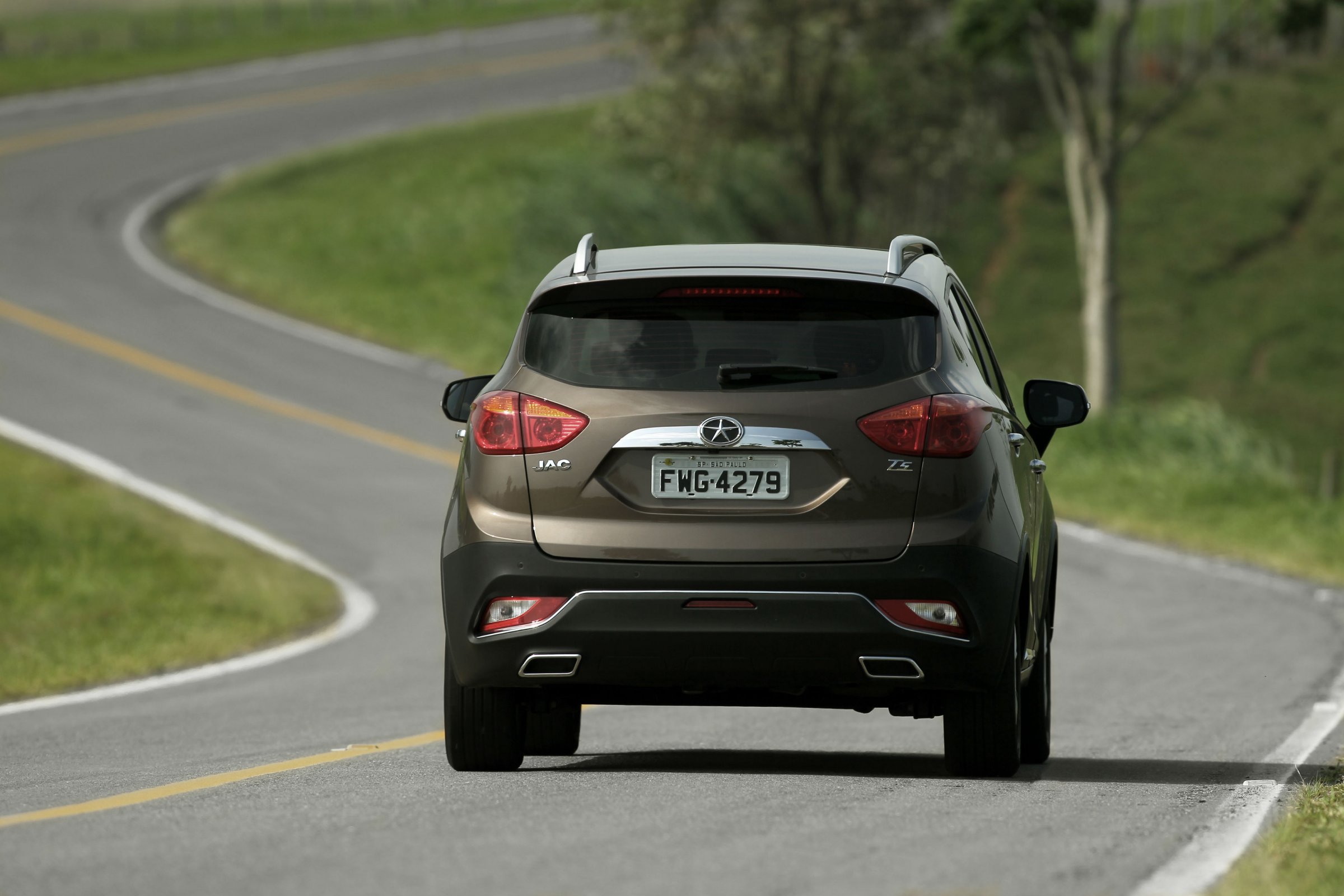 JAC T5 CVT agrada, mas tem muito a melhorar