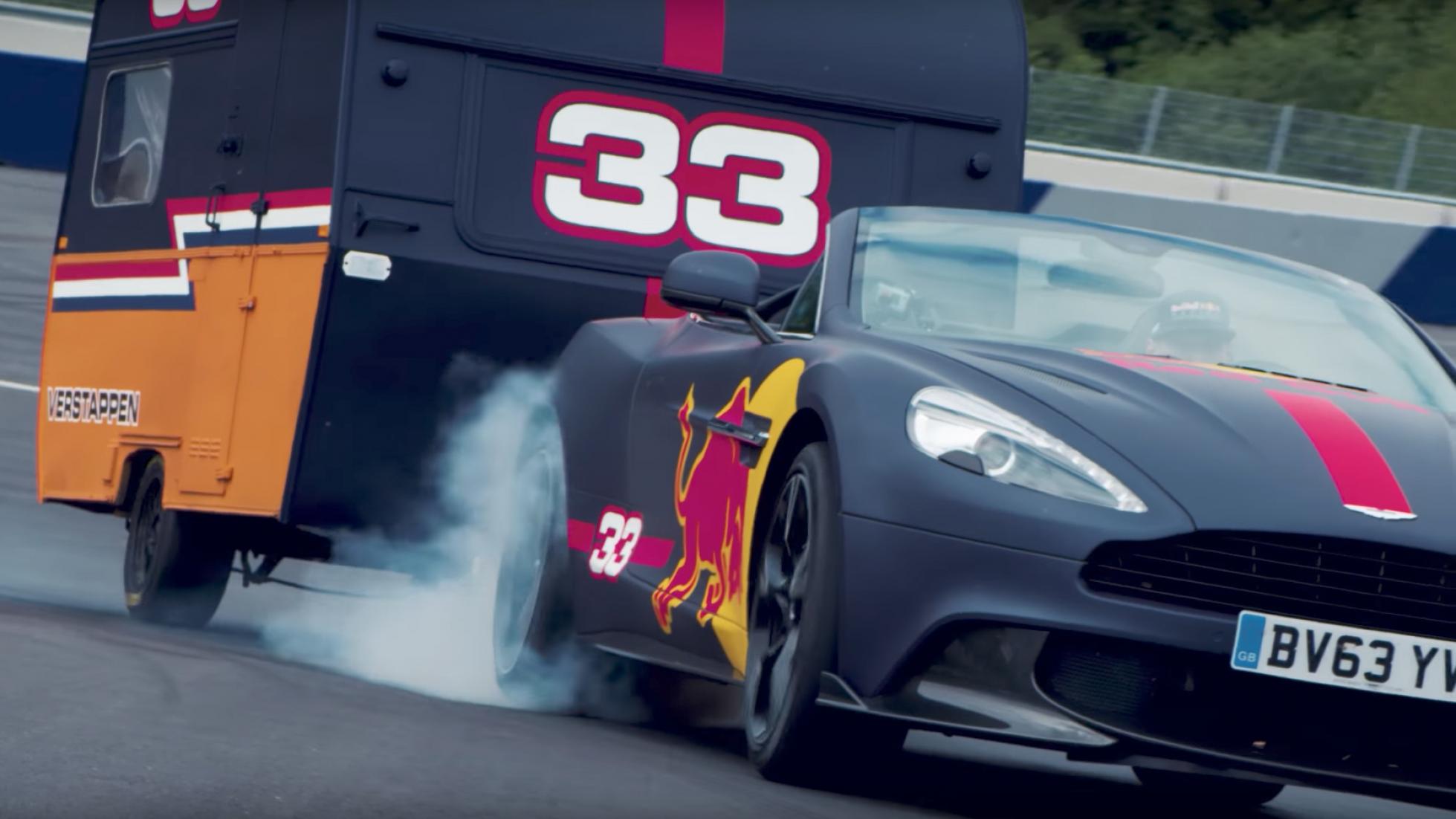 Pilotos da Red Bull apavoram em corrida de trailer
