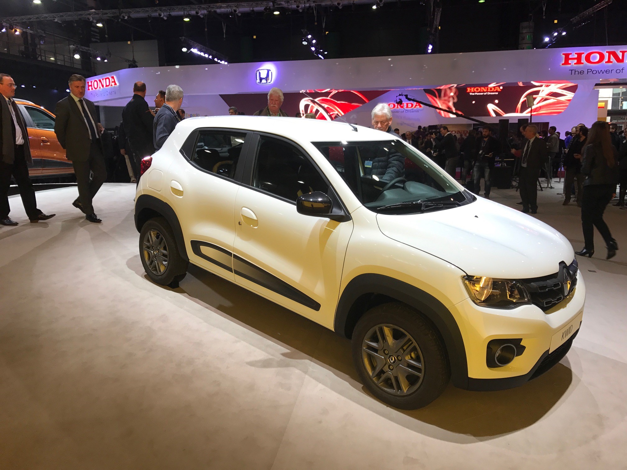 Kwid parte de R$ 29.990; pré-venda começa hoje