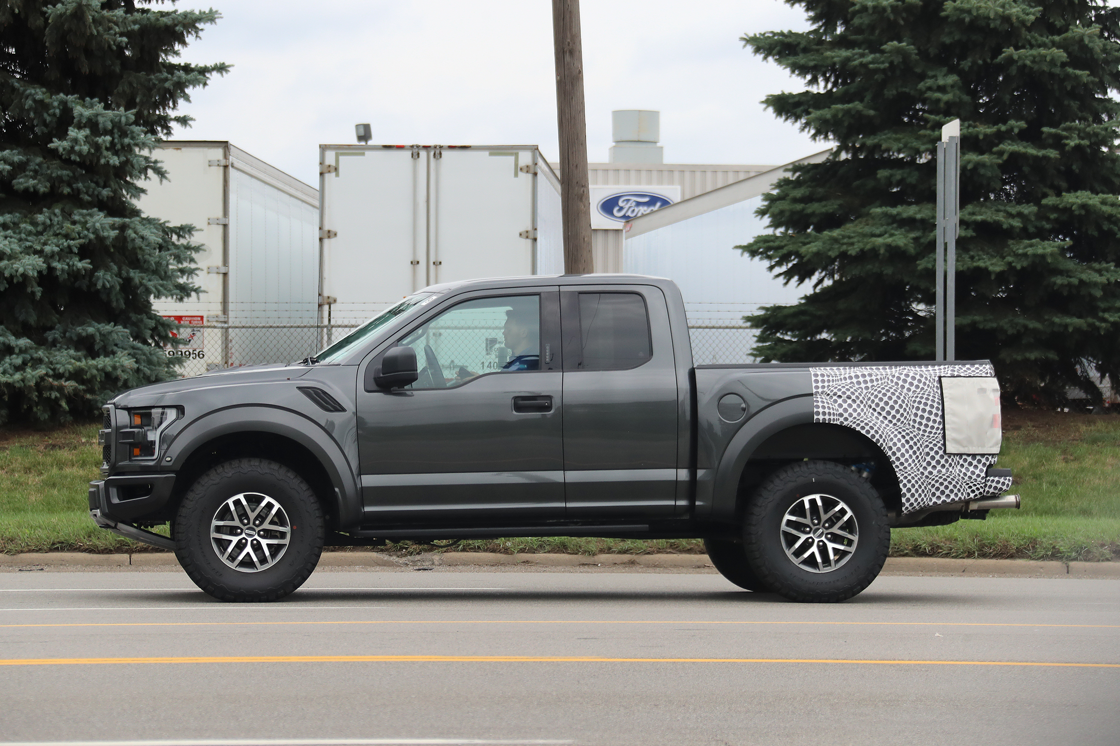 Ford F-150 Raptor 2018 ganhará atualização leve