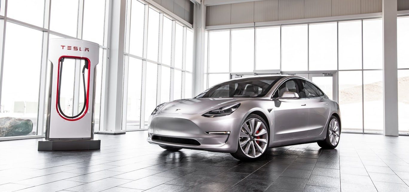 Primeiro Tesla Model 3 fica pronto nesta sexta