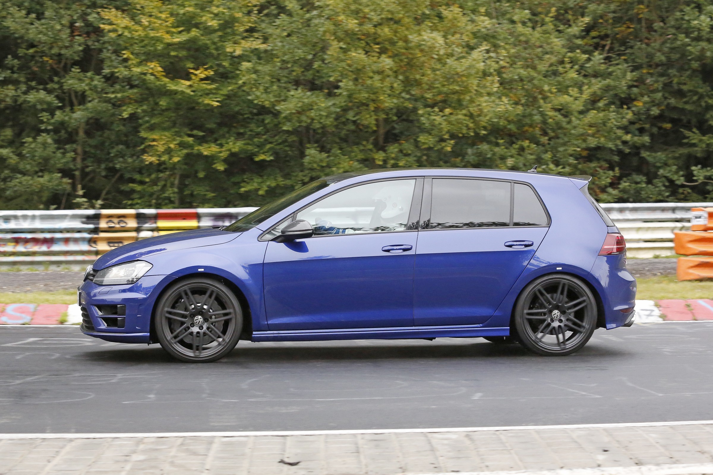 Flagramos o VW Golf R420 com motor de Audi RS3