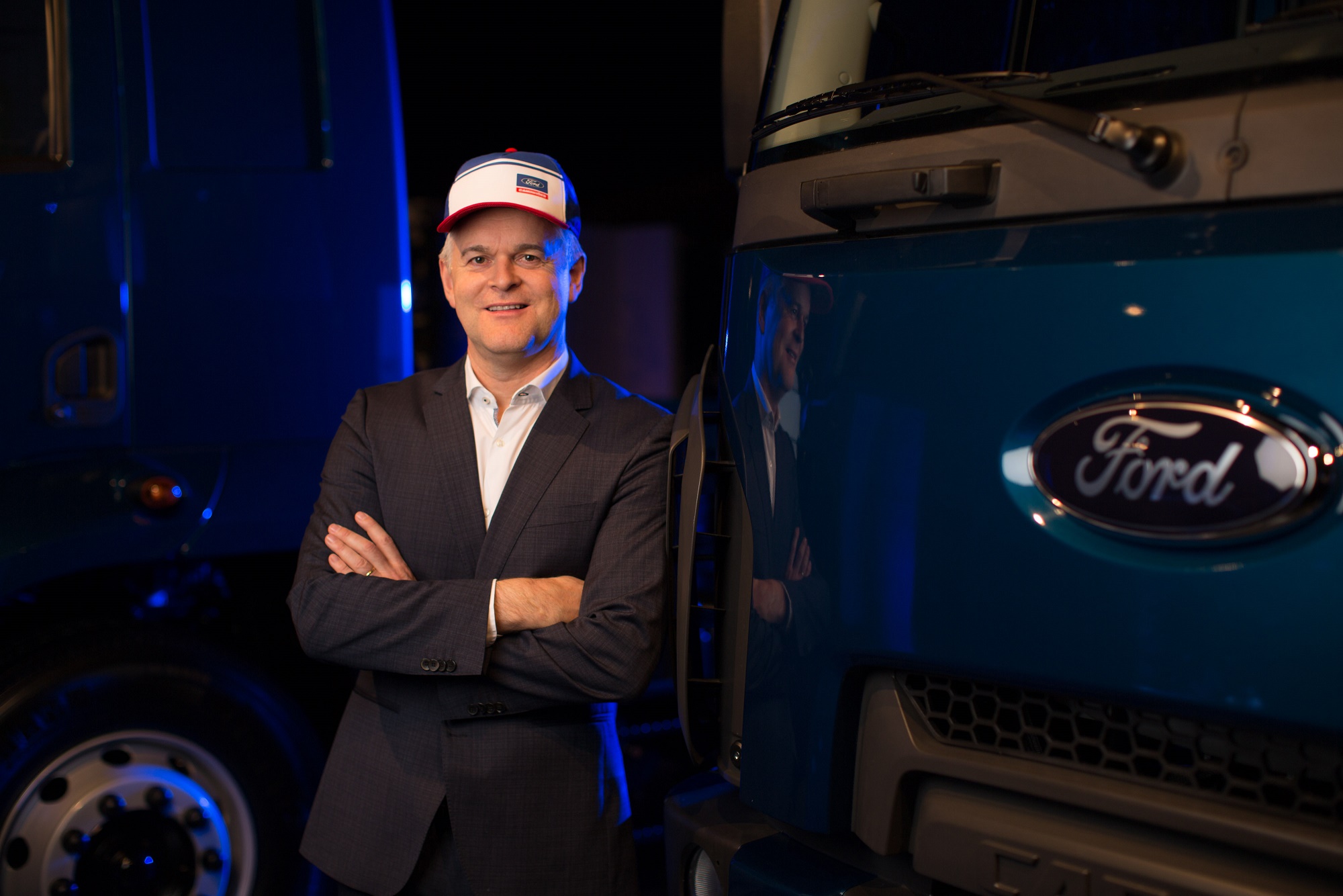 Boné da Ford alerta se motorista está sonolento