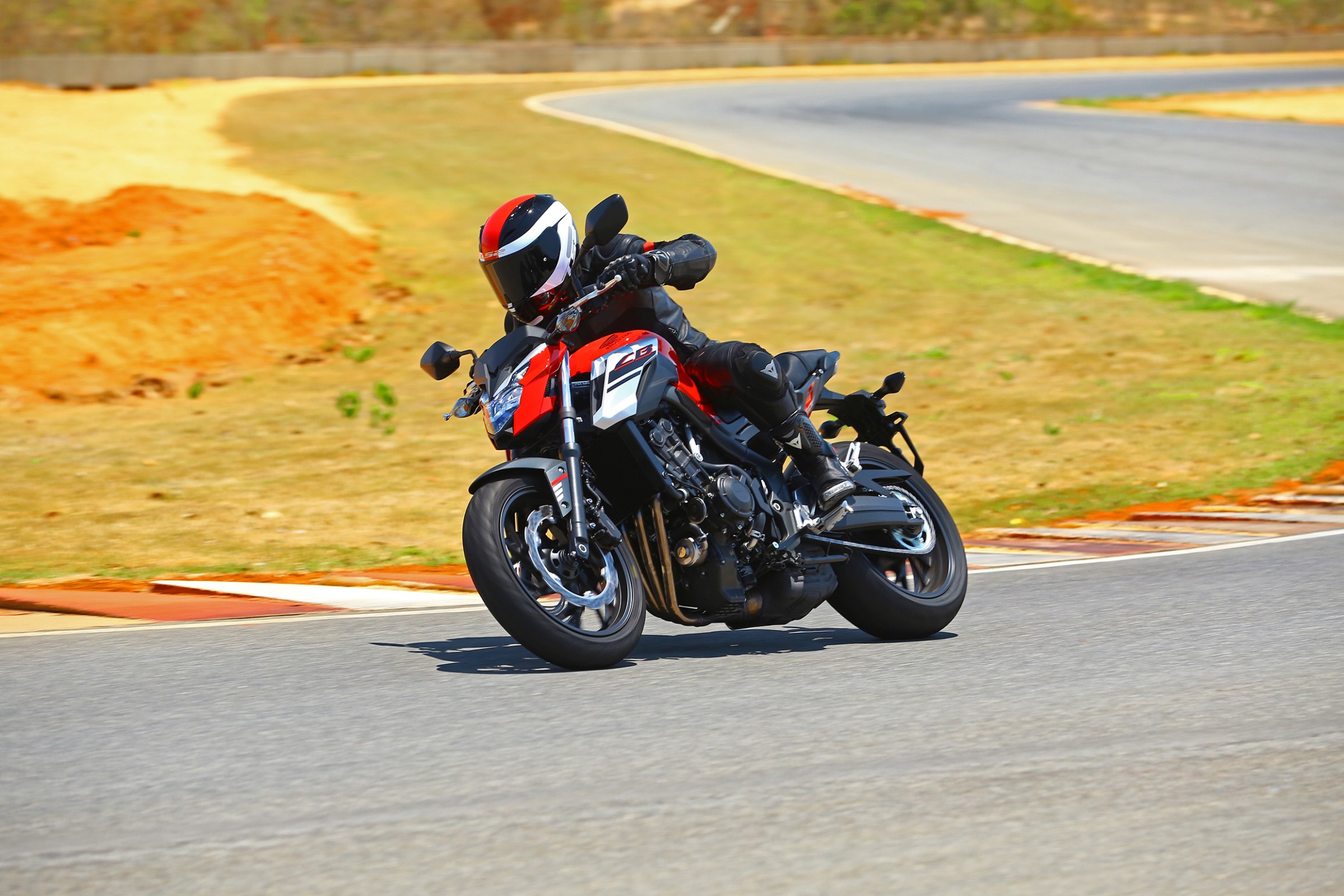 Na pista com a Honda CB 650F 2018