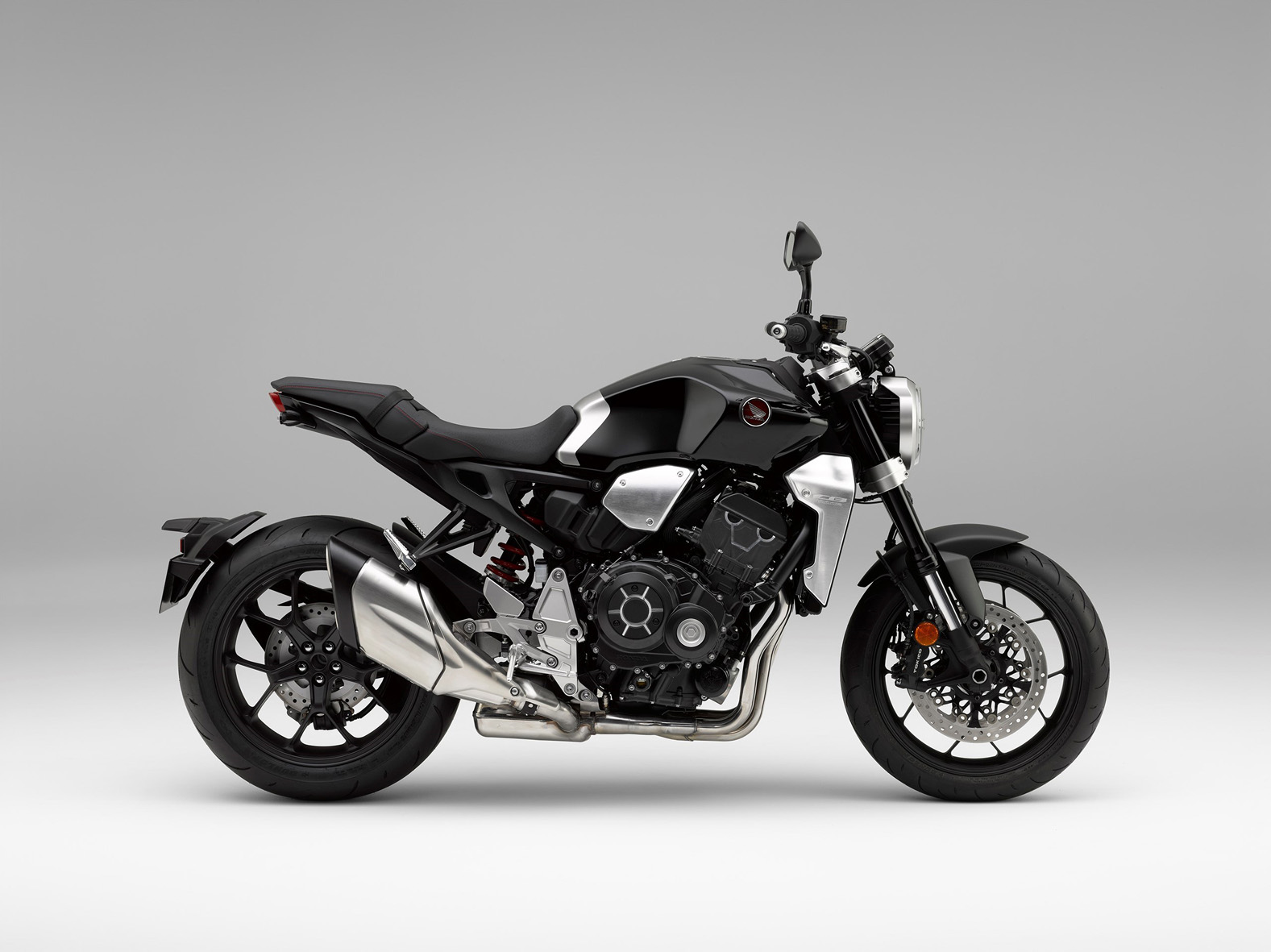 Nova CB 1000R traz mais potência e eletrônica