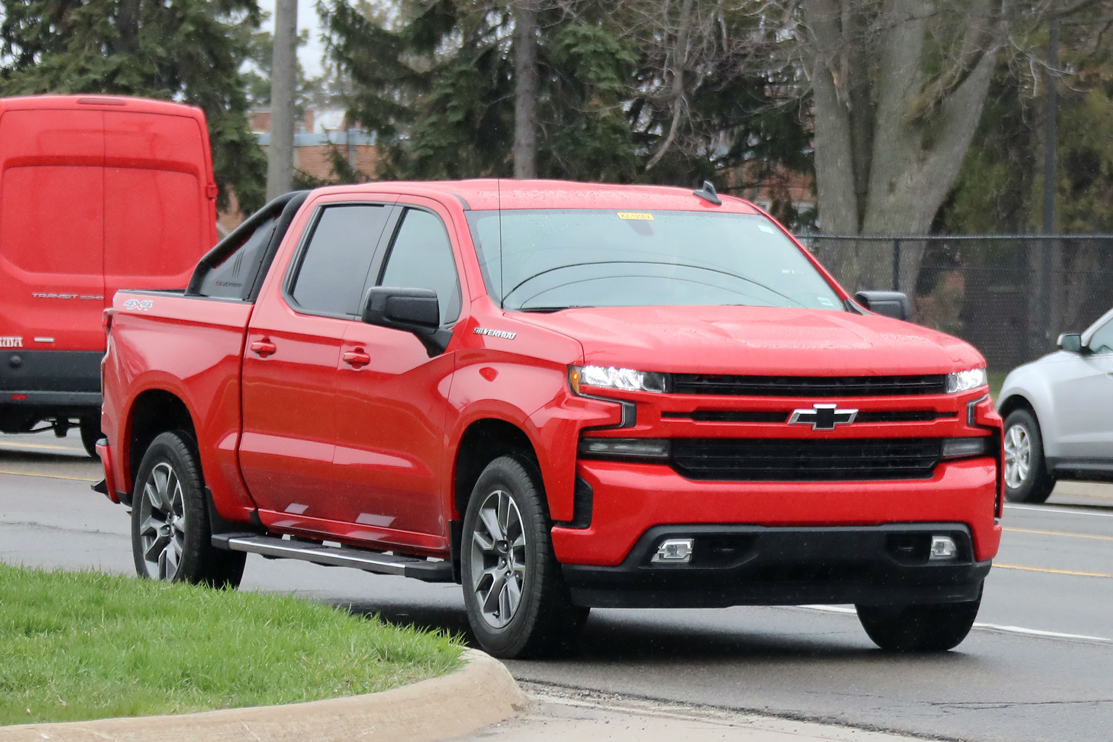 Chevrolet Silverado RST é flagrada sem camuflagem