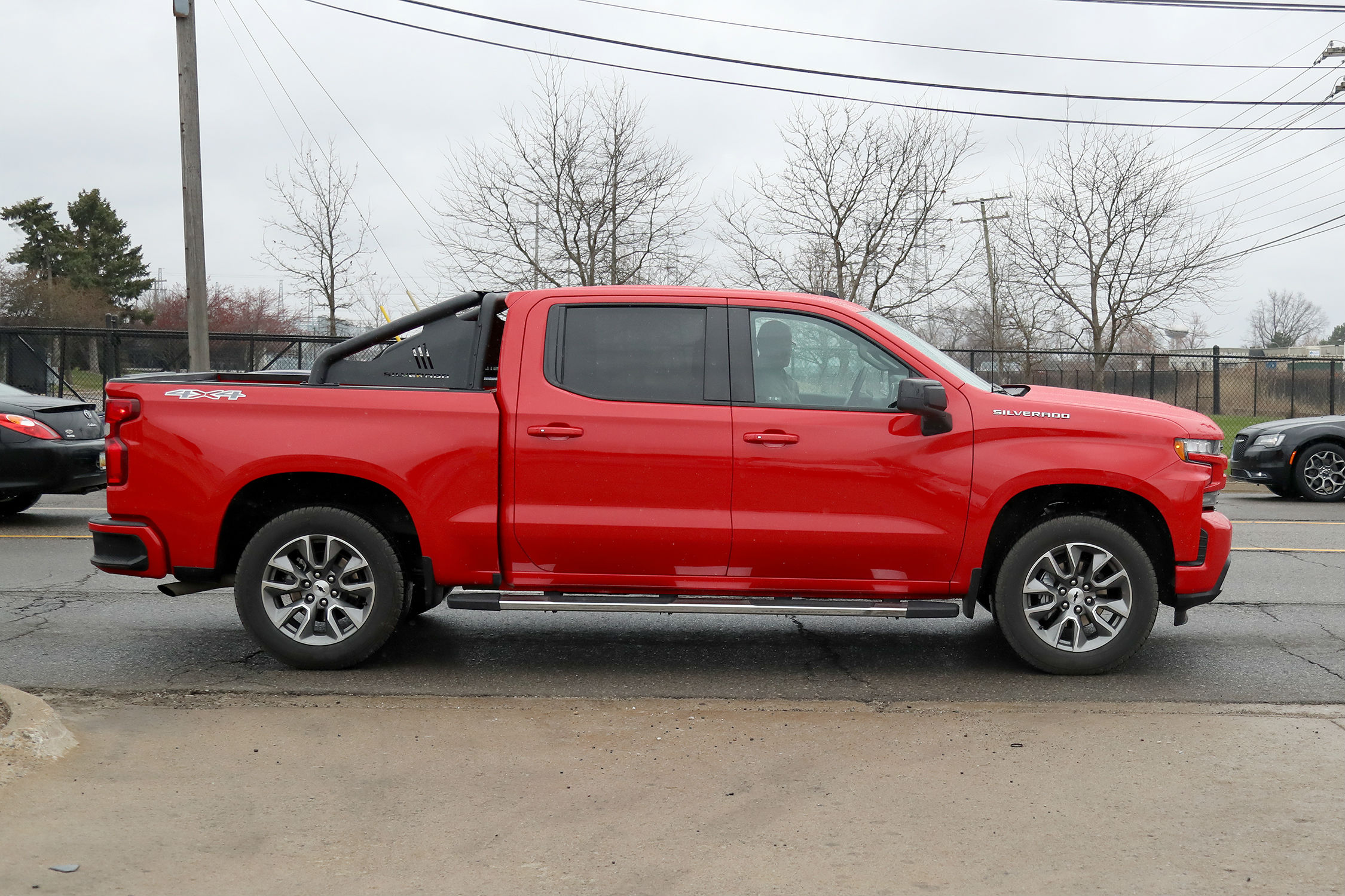Chevrolet Silverado RST é flagrada sem camuflagem