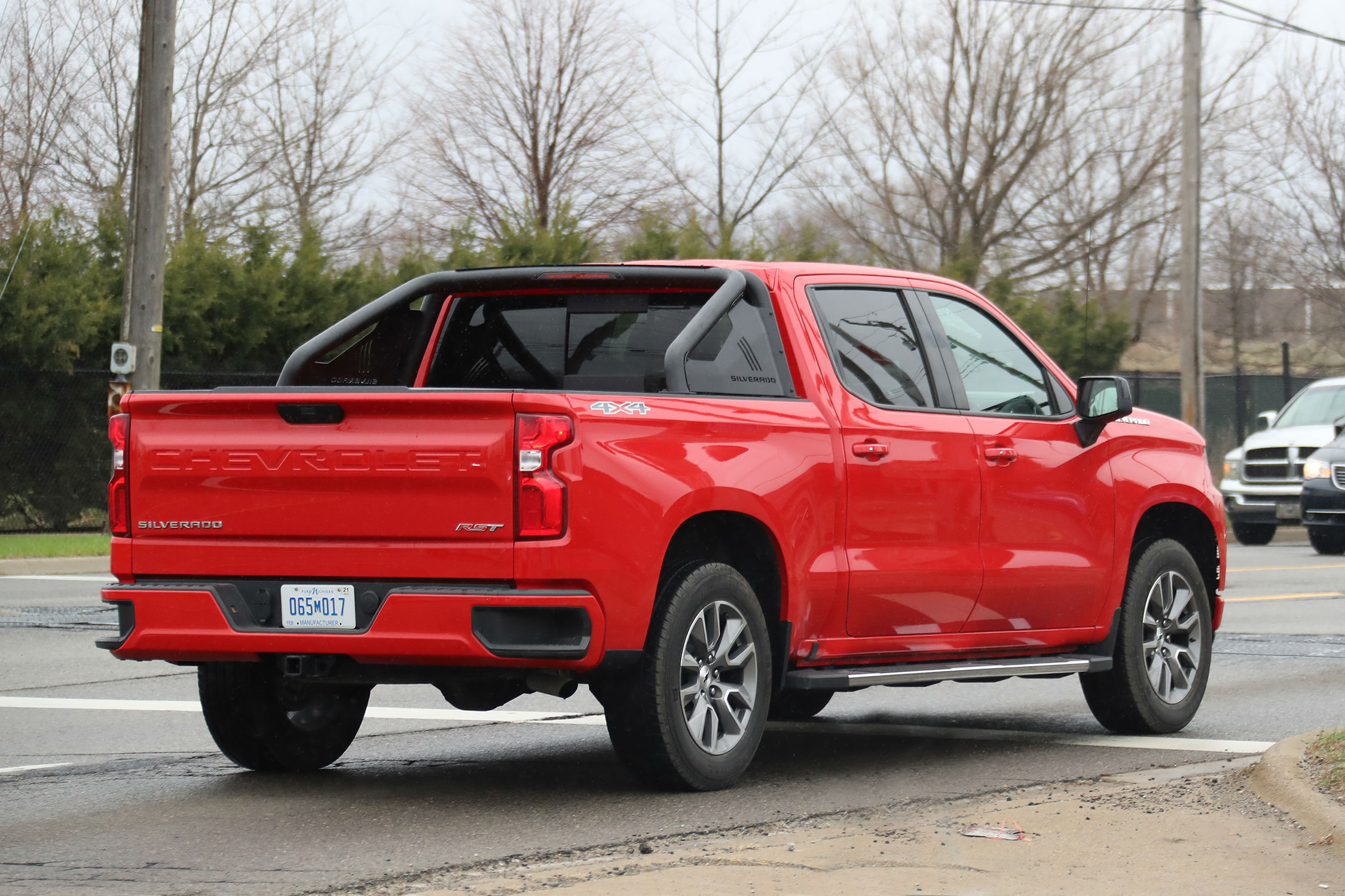 Chevrolet Silverado RST é flagrada sem camuflagem