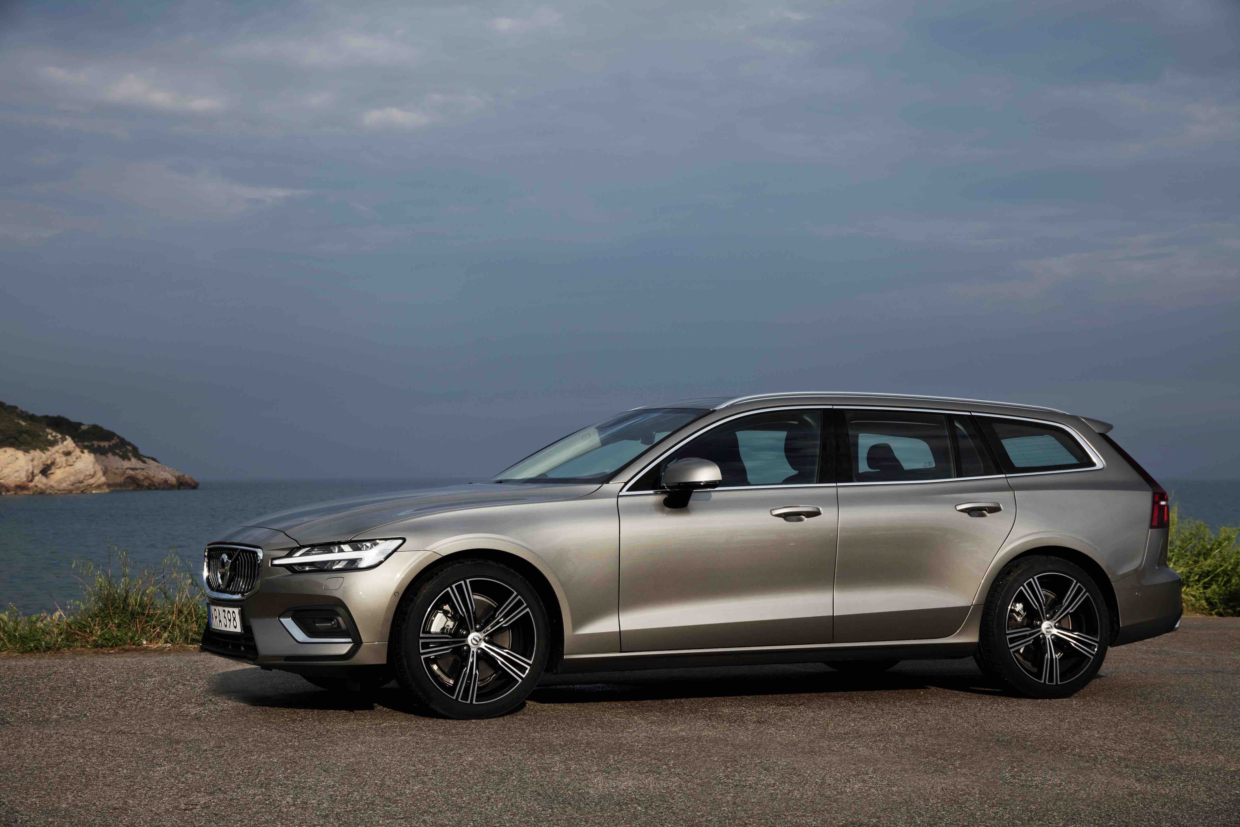 Volvo começa pré-venda da perua V60 por R$ 199.950