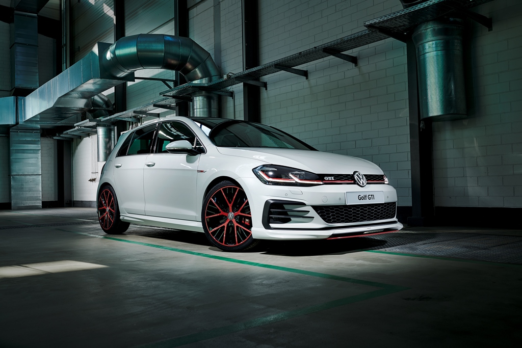 Facelift, 300 cv e tuning: Golf GTi Oettinger no Brasil