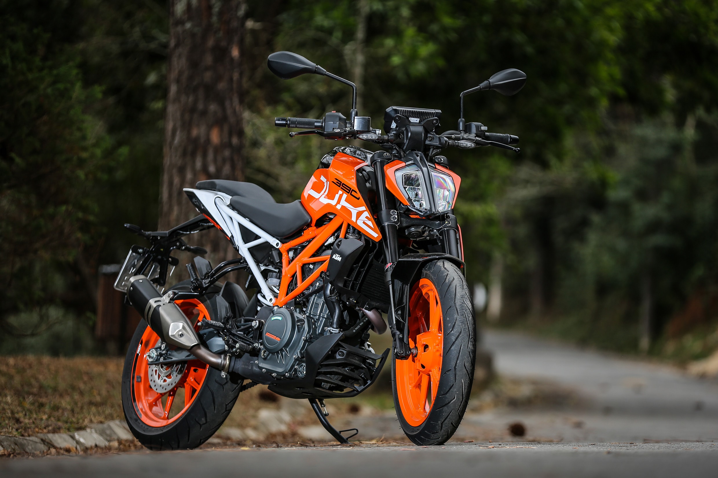 Nova KTM Duke 390 fica mais bonita e divertida de pilotar