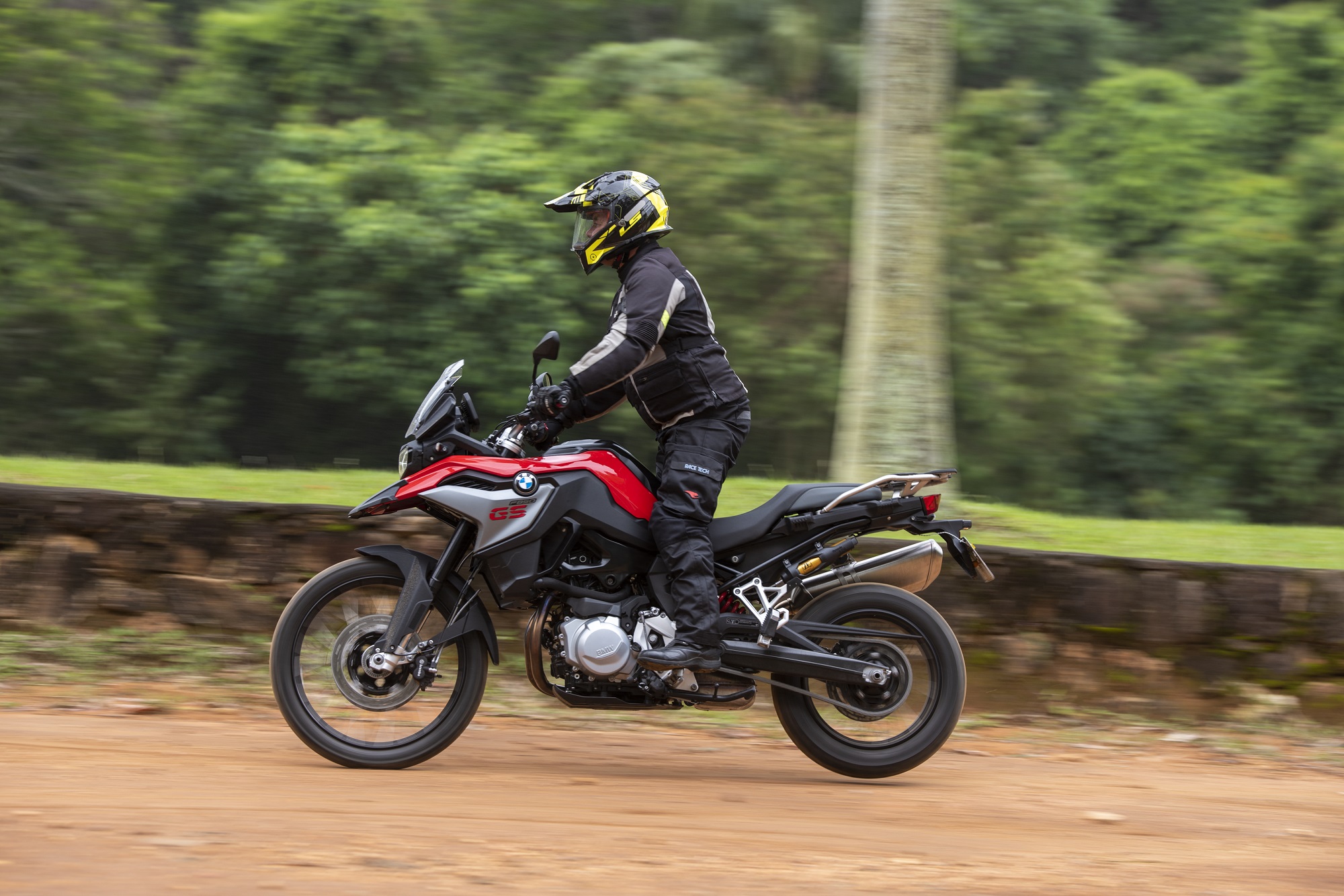 Nova BMW F 850 GS traz mais tecnologia e menos potência