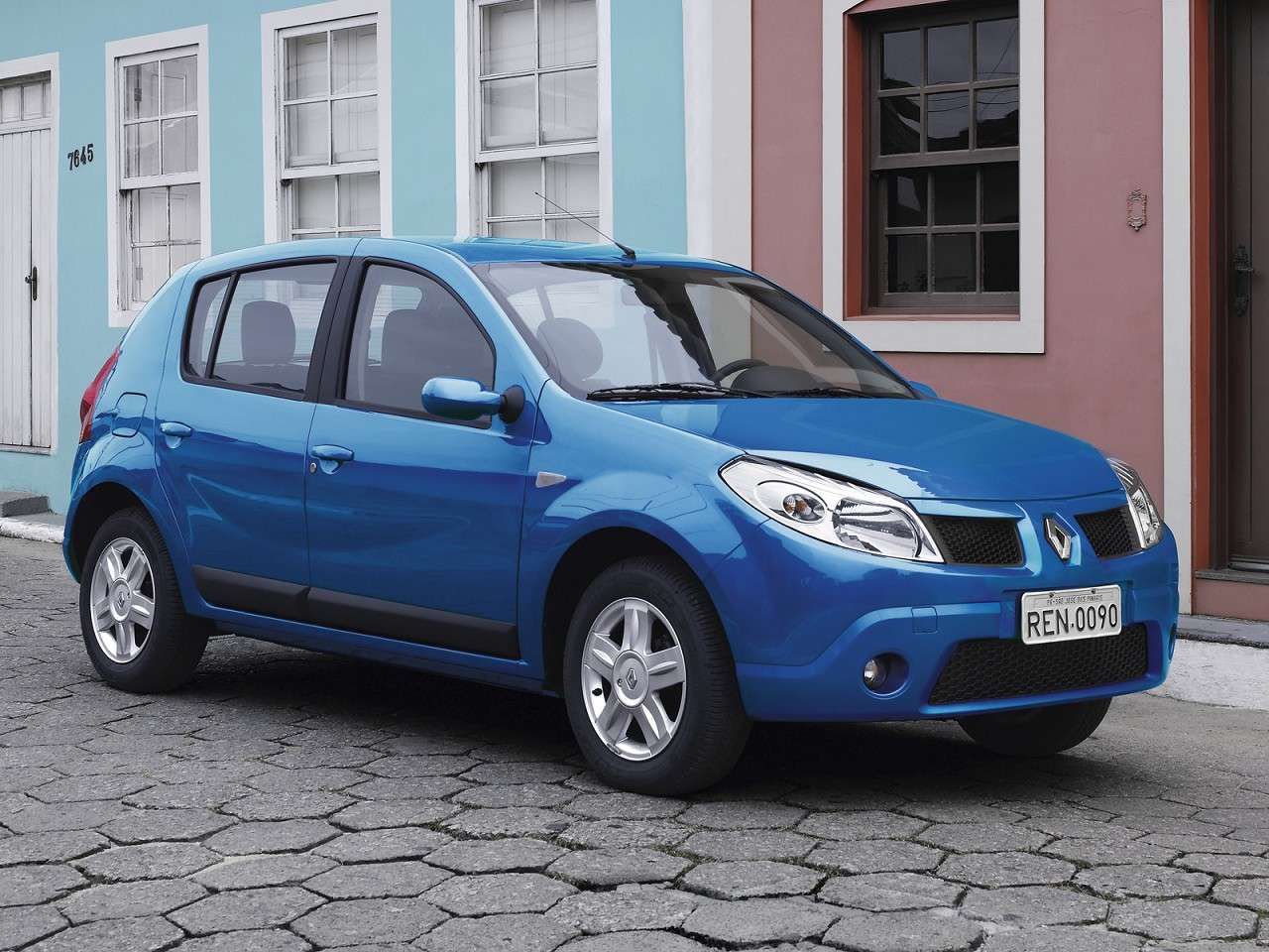 Novo Sandero: linha do tempo mostra como ele era