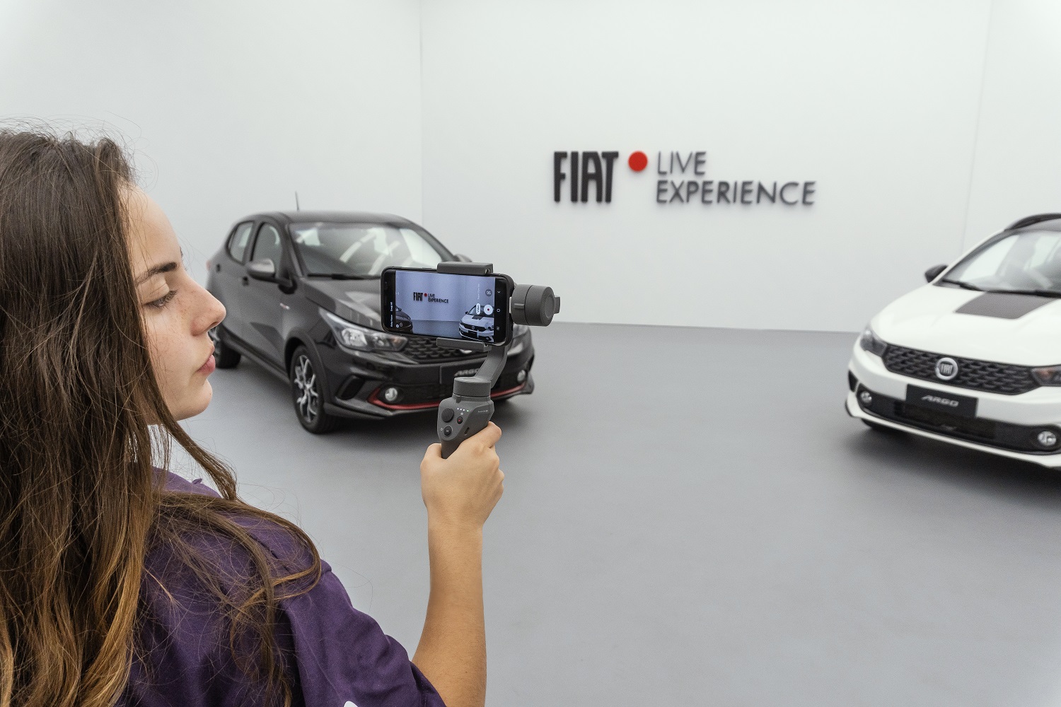 Fiat mostra carros de forma virtual aos clientes