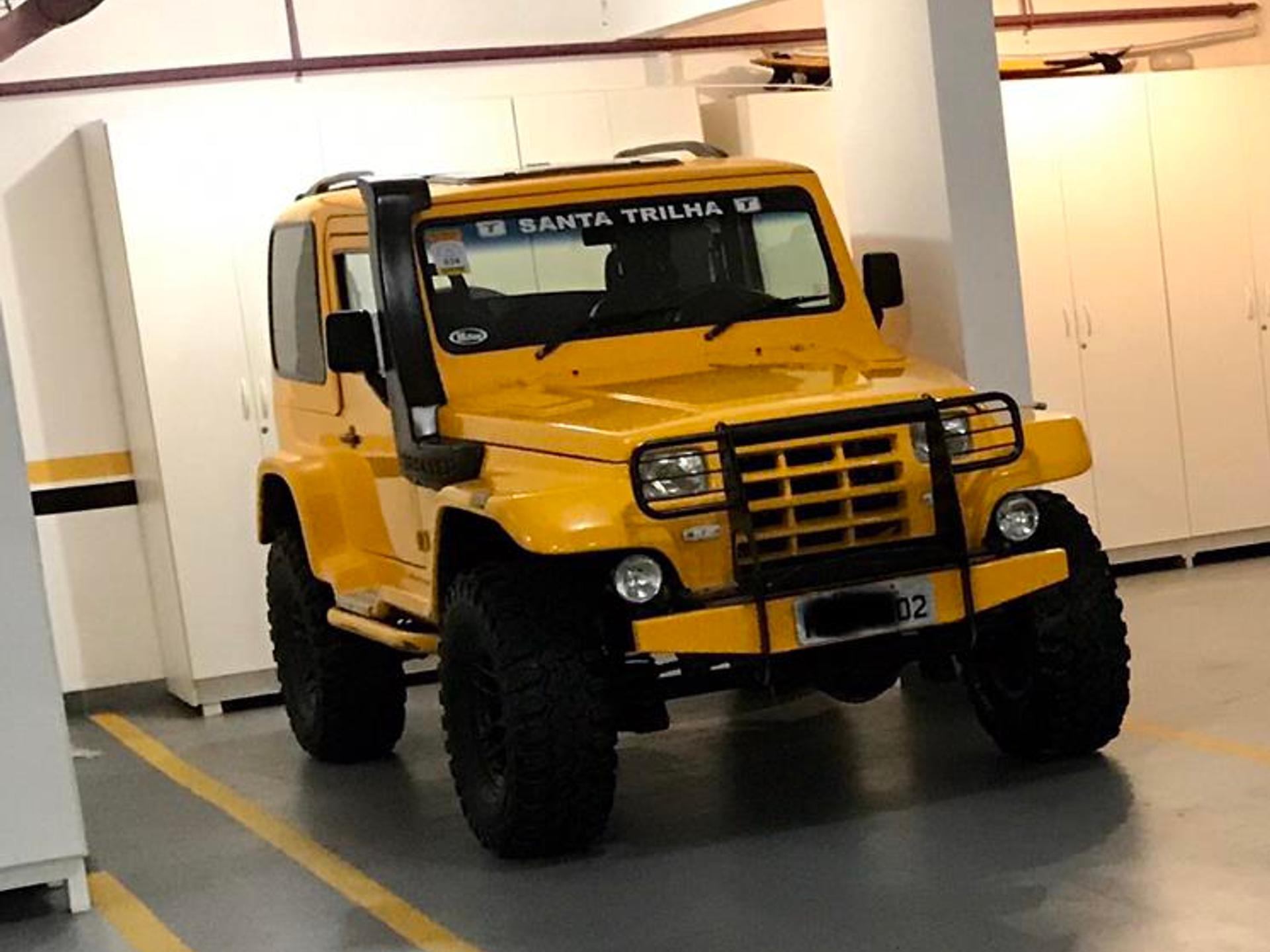 Achei na Webmotors: Troller RF 1999 por R$ 30 mil