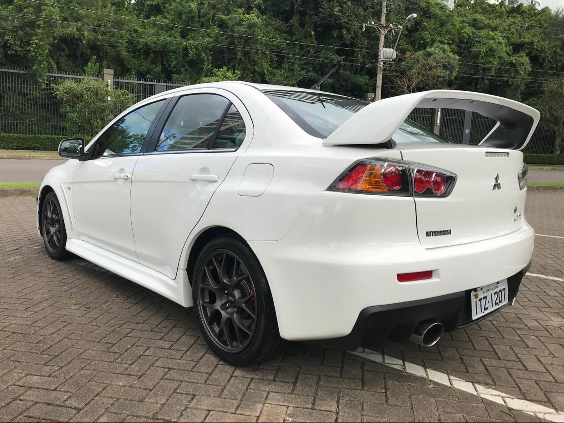 VW Virtus GTS 0 km ou Mitsubishi Lancer Evo usado?