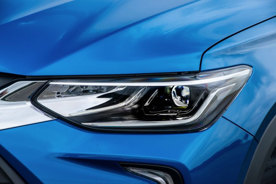 Farol de carro: confira um guia completo sobre o assunto