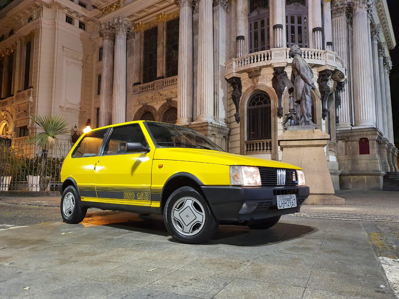 Fiat Uno e suas versões esportivas R