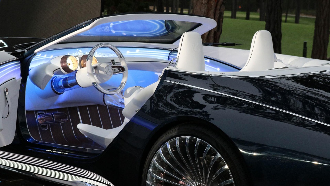 Drake usa dois Mercedes de R$ 22 milhões em clipe