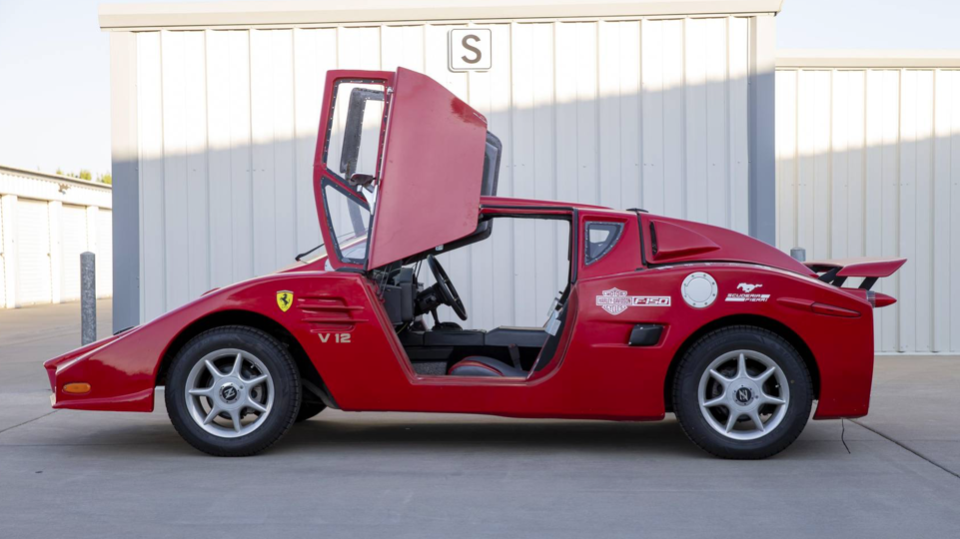 Ferrari fake vence concurso de "feiura"