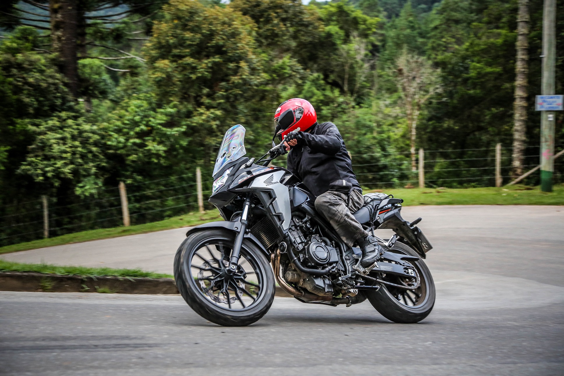 Testamos a Honda CB 500X 2020