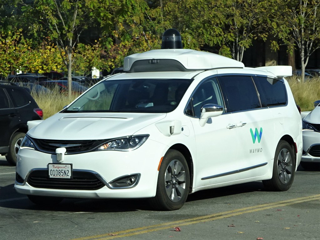 Daimler e Waymo vão construir caminhão autônomo
