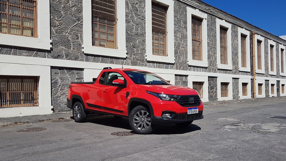 Strada cabine simples surpreende no desempenho