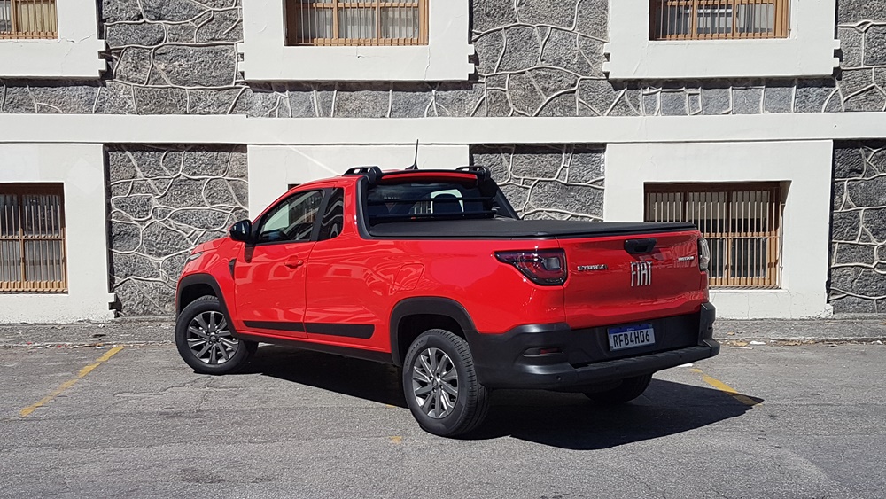 Strada cabine simples surpreende no desempenho