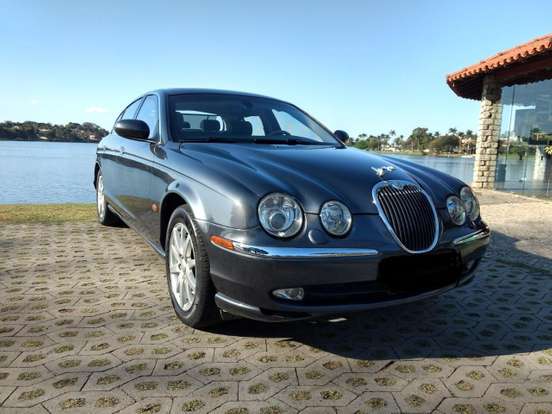 Cinco carros com motor V8 por menos de R$ 50 mil