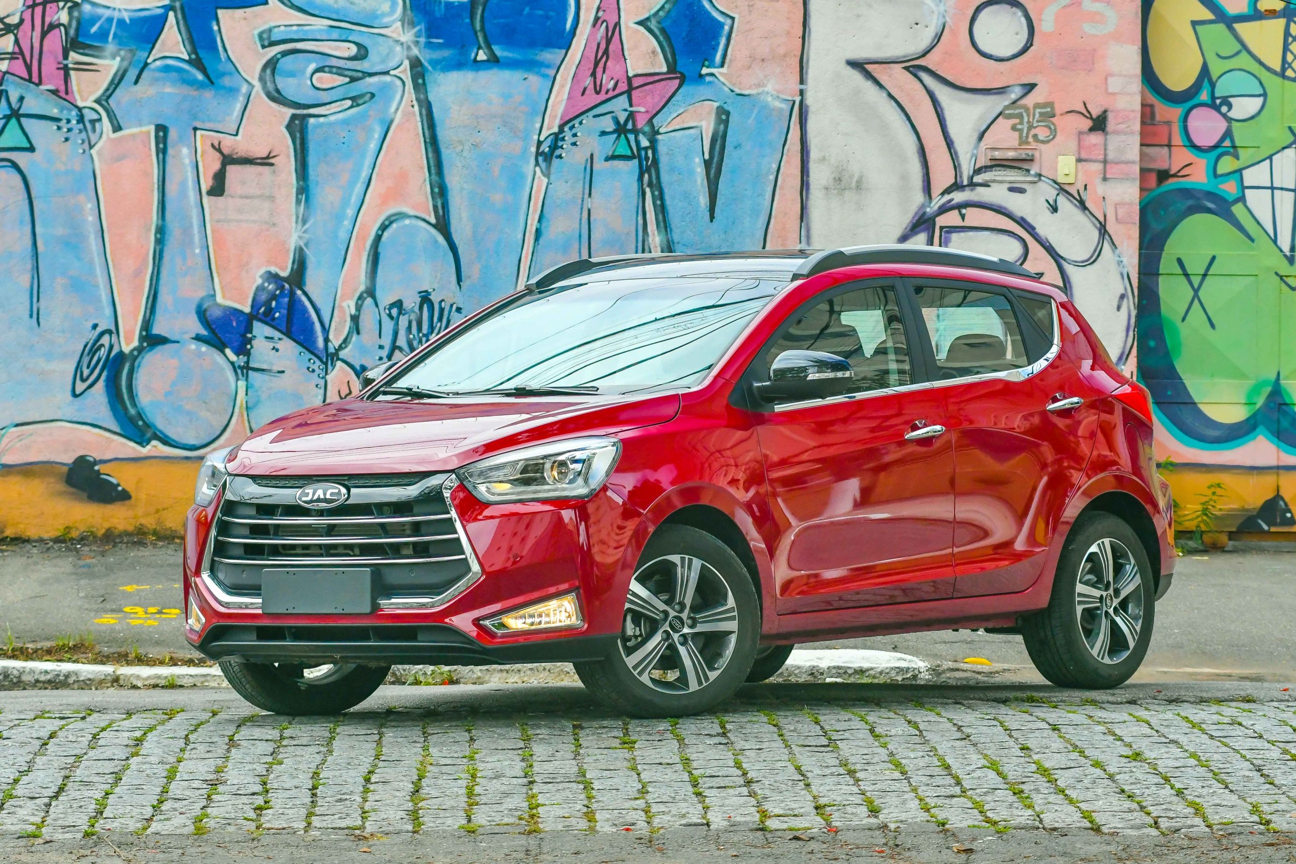 Curte carro com teto solar? Veja os cinco mais baratos