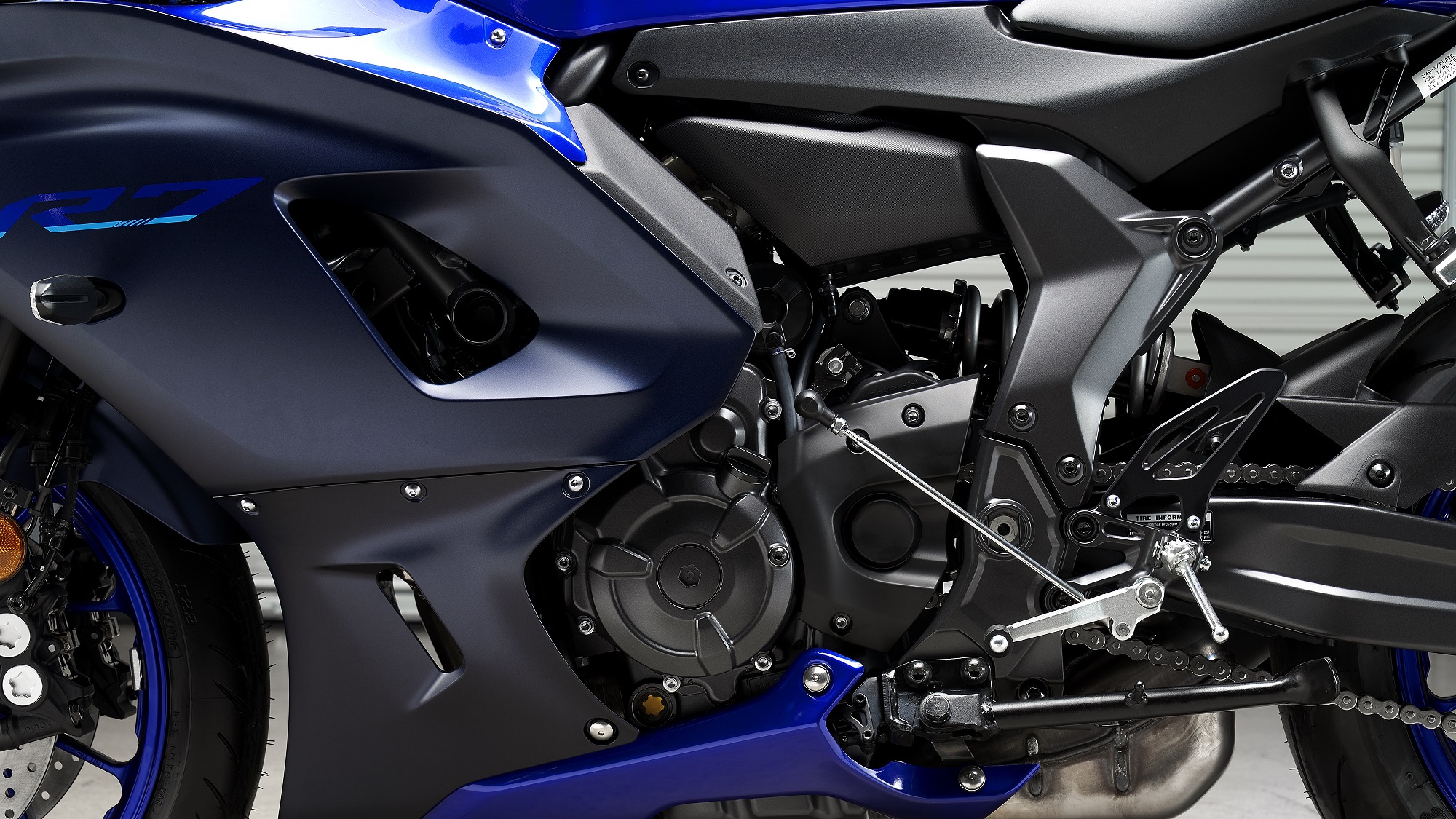 Yamaha lança, na Europa, a aguardada esportiva R7