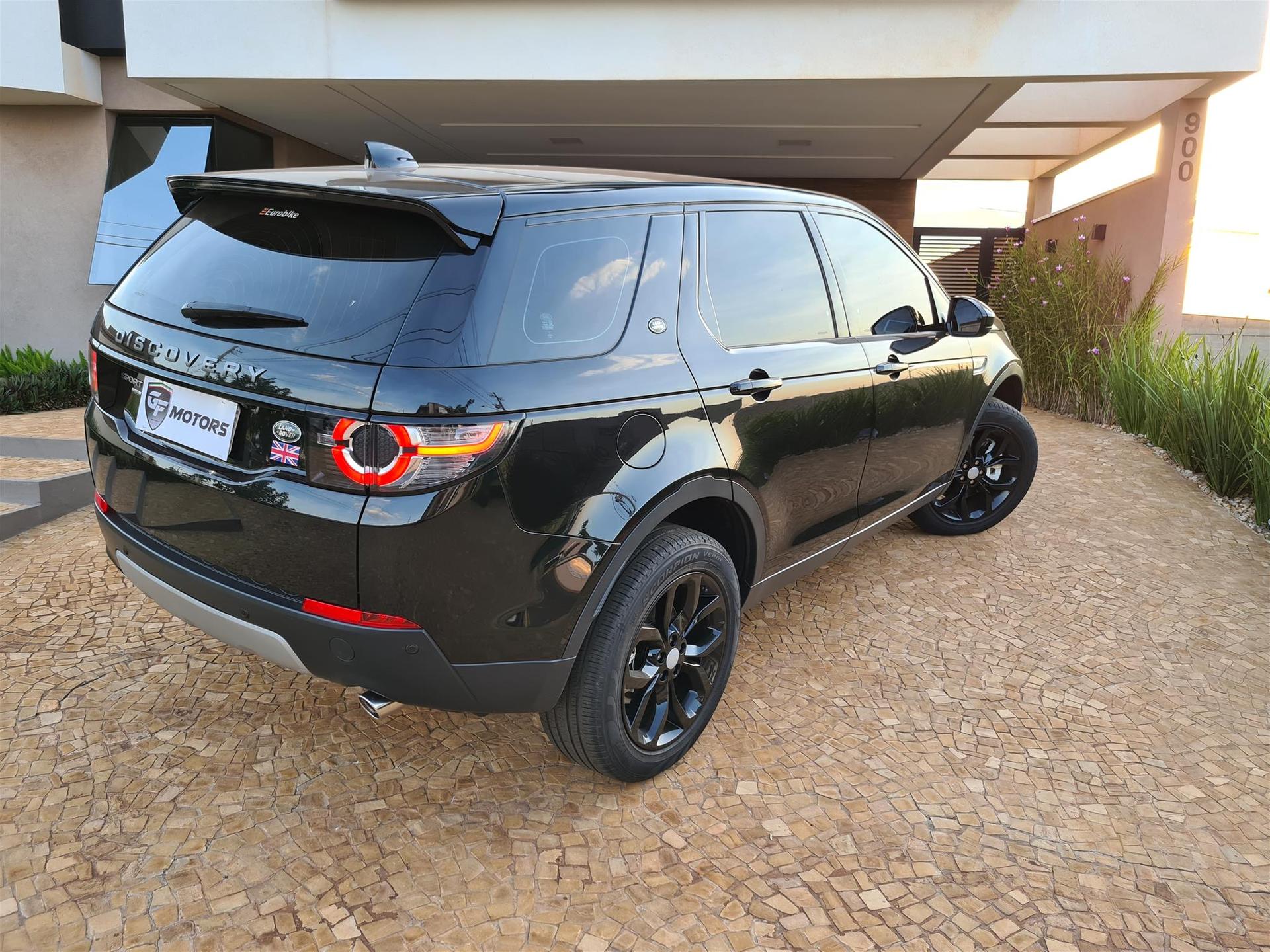 Ford Bronco 0 km ou Discovery Sport seminova?