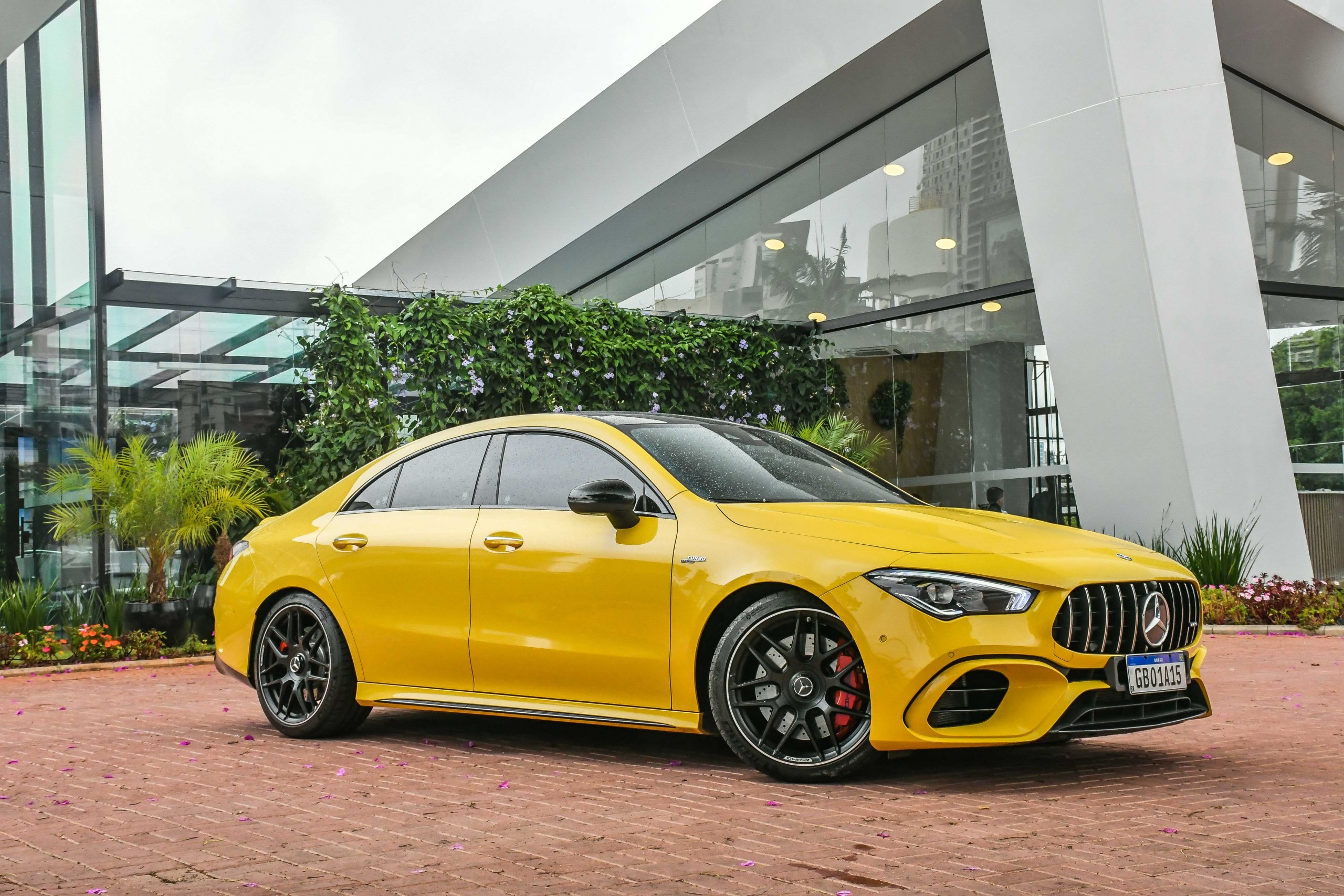 Mercedes-AMG CLA 45 mete medo em esportivo V8?