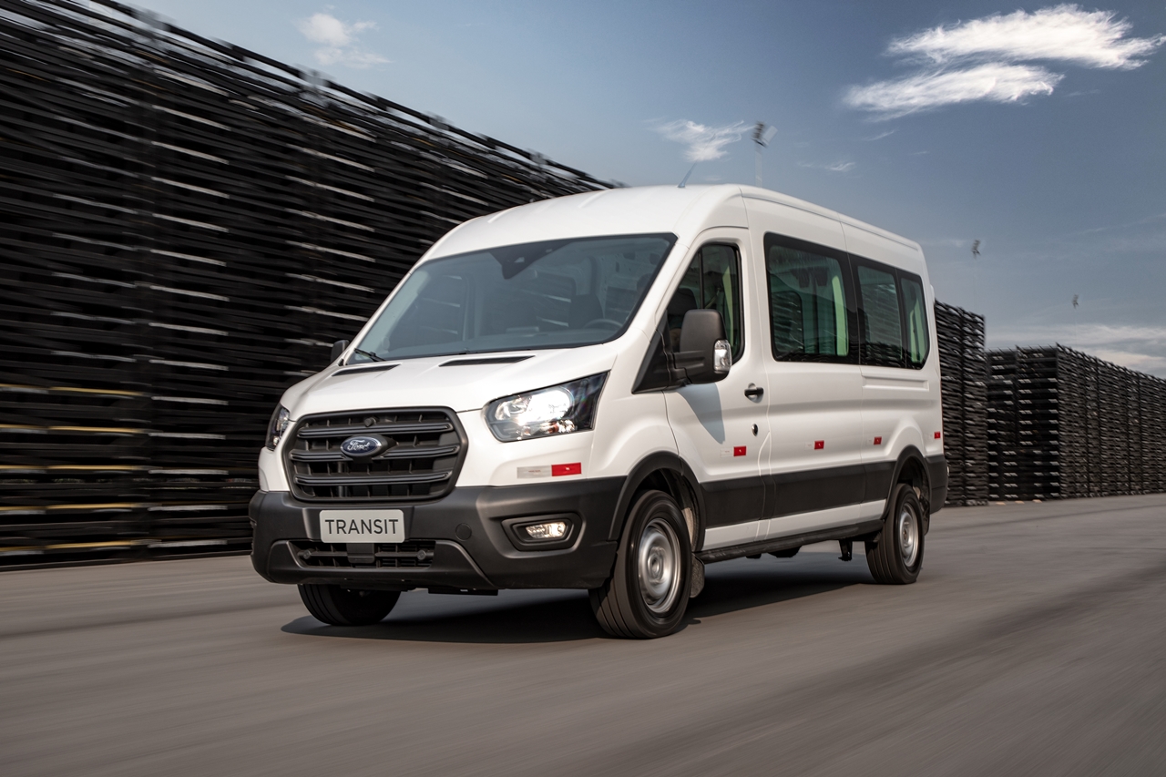 Nova Ford Transit é uma van tecnológica e boa de dirigir