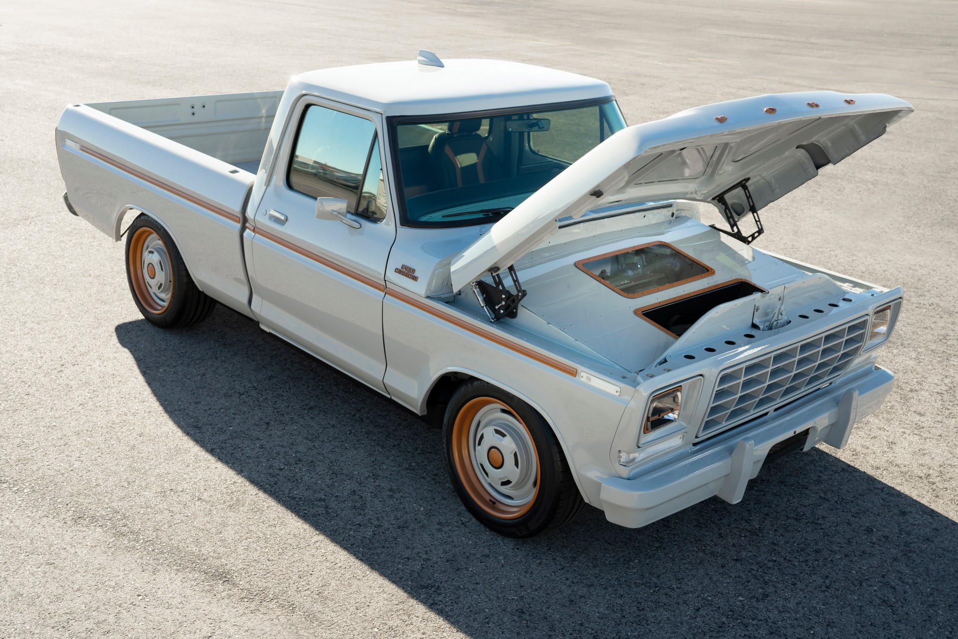 Ford converte F-100 fabricada em 1978 em picape elétrica