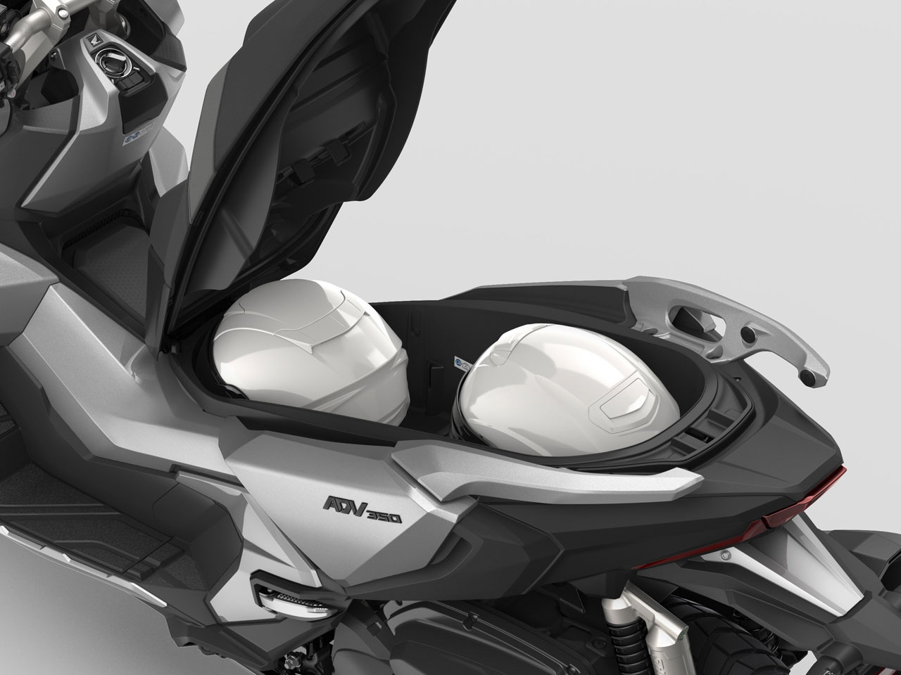 Honda lança o scooter ADV 350 no Salão de Milão