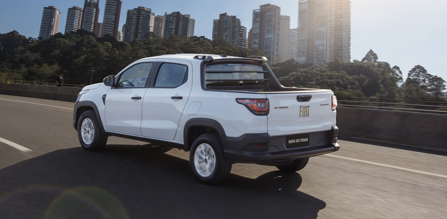 Fiat Strada Endurance Cabine Dupla e tirada de linha