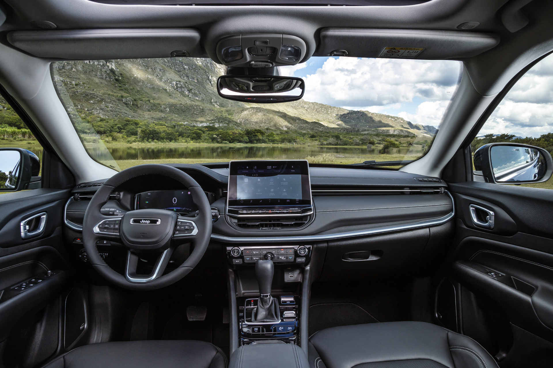 Jeep faz promoção para o Compass híbrido 4xe