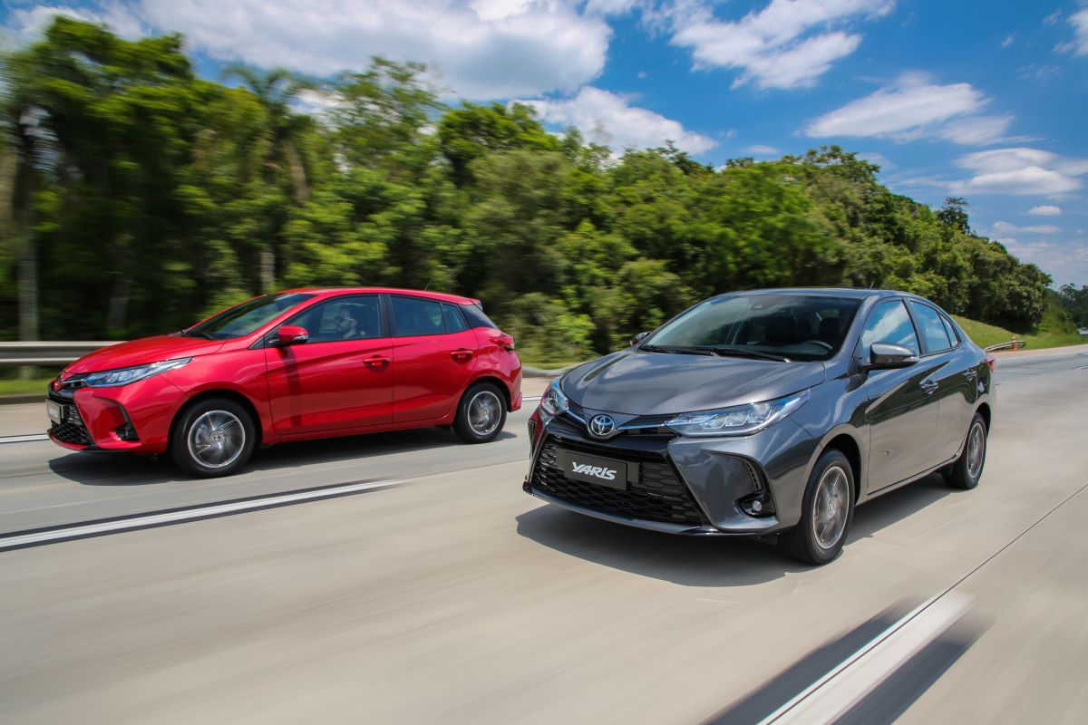 Toyota Yaris Hatch e Sedã já estão em 2024 | Webmotors