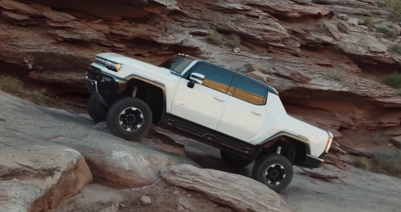 Hummer EV ganha vão livre de 40 cm em atualização