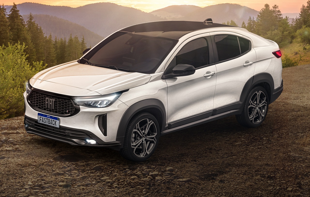 Fiat revela visual externo do Fastback