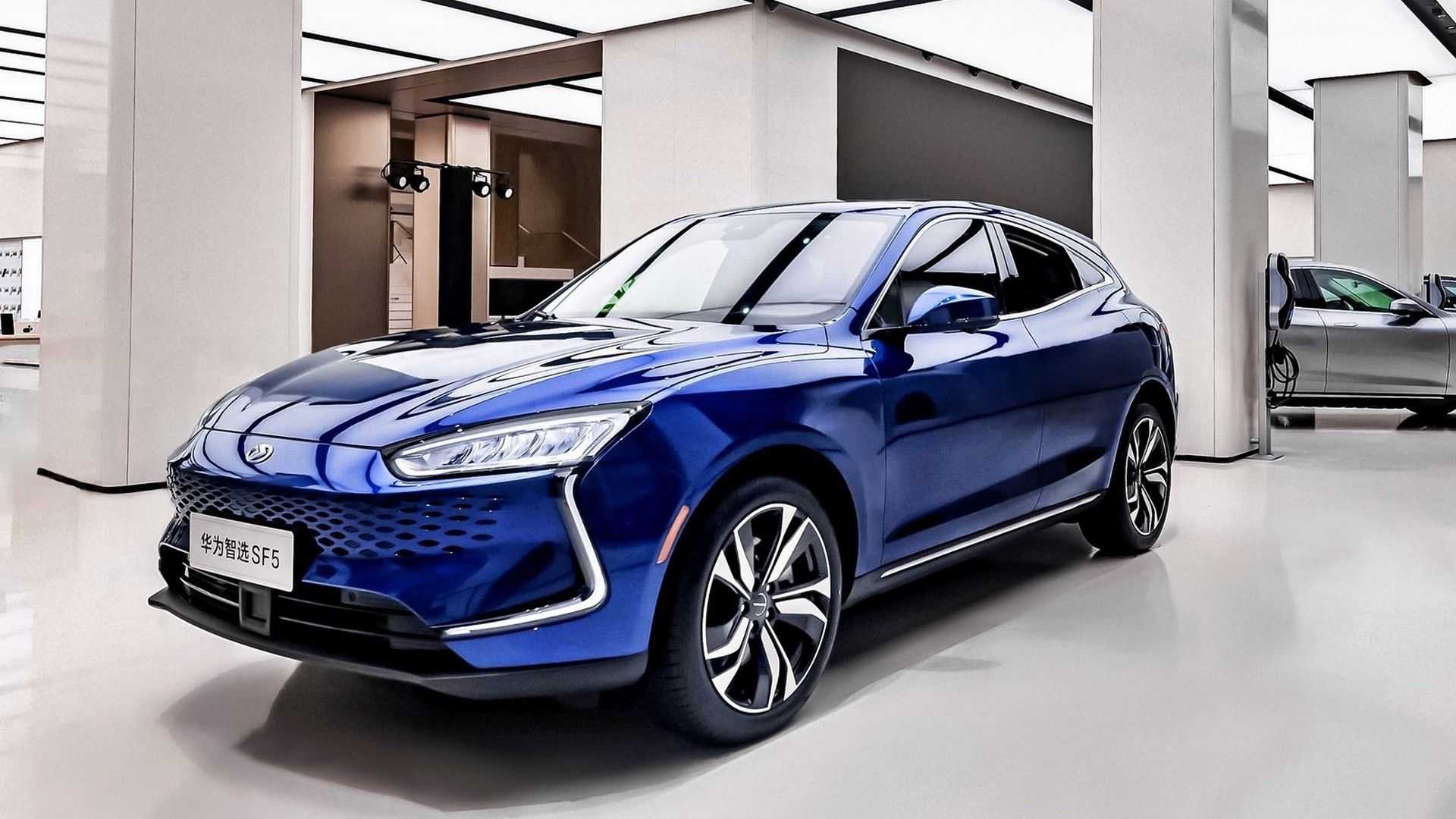 Seres mostra SUVs elétricos em evento realizado no Brasil